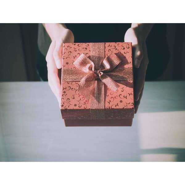 How to Put Together Your Own Perfect Gift Box for Anybody & Any Occasion!